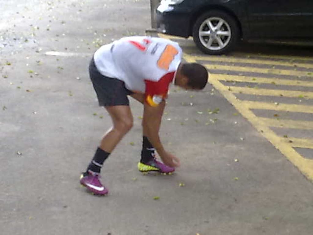 Sem futebol, Lucas aproveita para jogar pião no São Paulo - Lance!