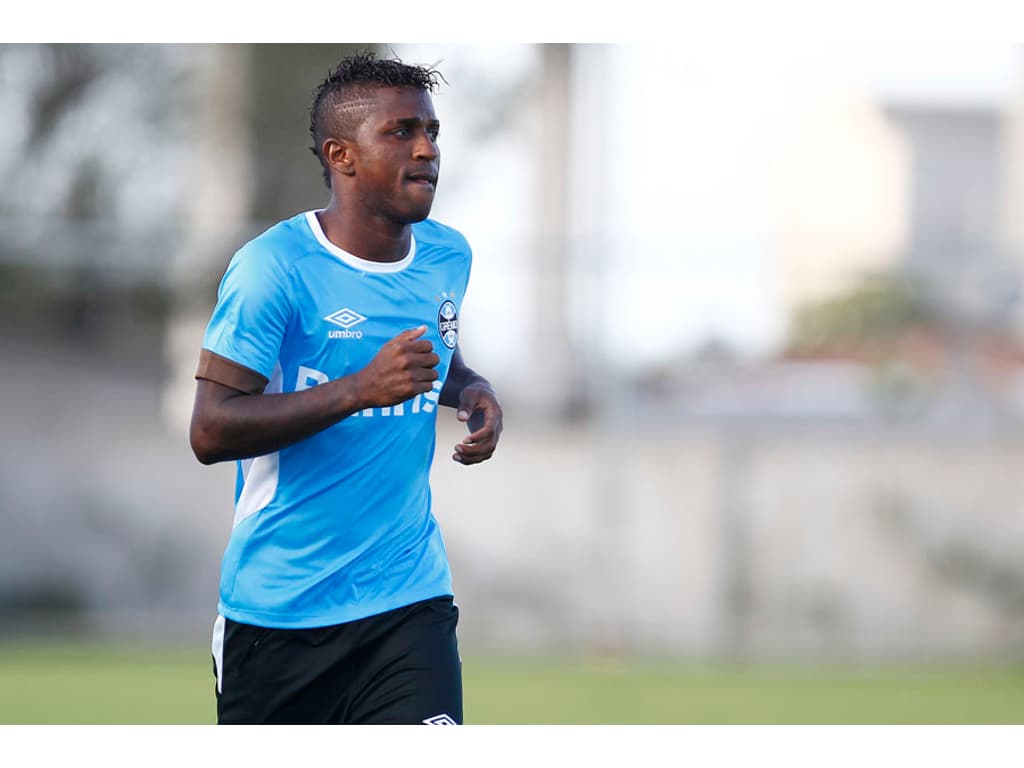 Bolaños volta ao elenco principal do Grêmio, mas volta aos jogos é ...