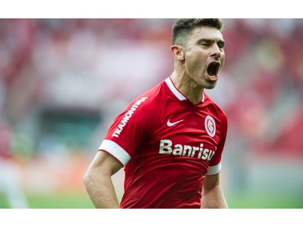 Botafogo aguarda definição para avançar na busca por meia Alex - Lance!