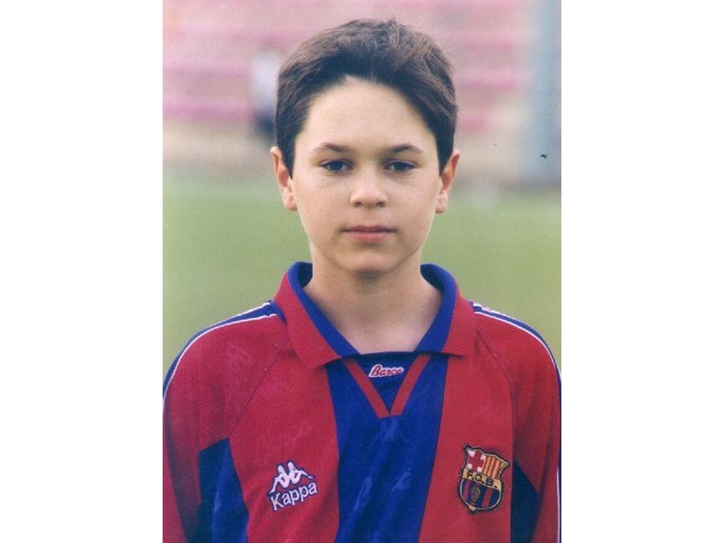 Iniesta completa 20 anos de Barça! Veja a trajetória do craque em fotos ...