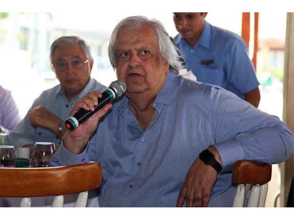 Modesto justifica atrasos de pagamento no Peixe: 'Caixa apertado' - Lance!