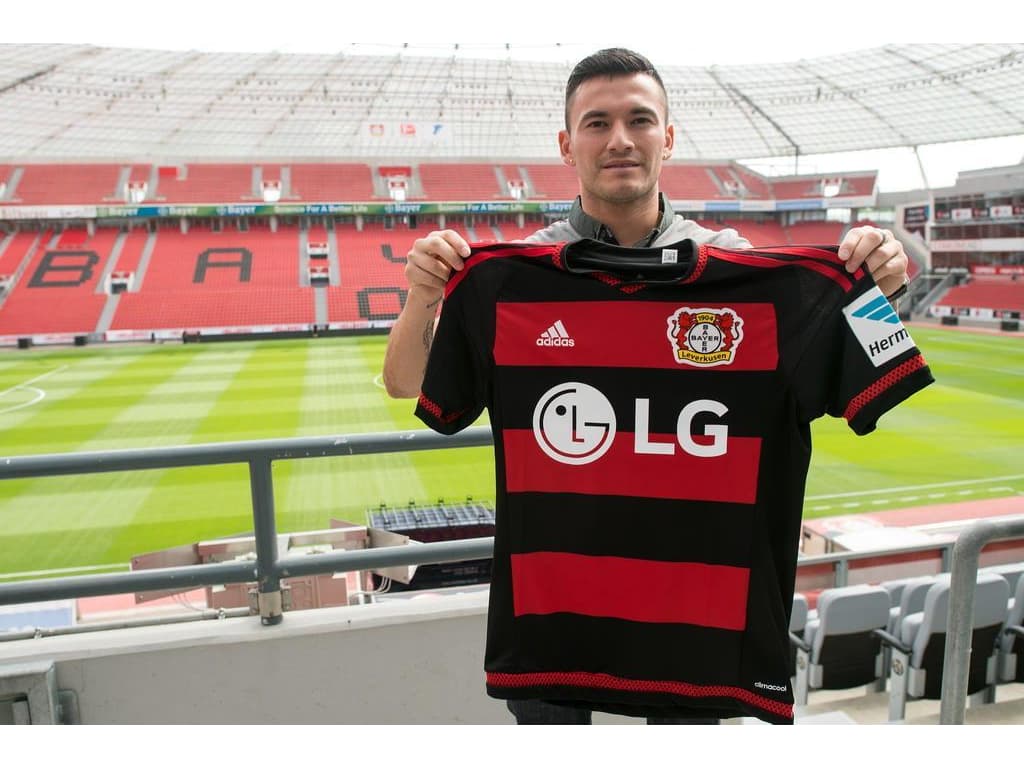 Santos busca contratação de Charles Aránguiz, do Bayer Leverkusen - Lance!