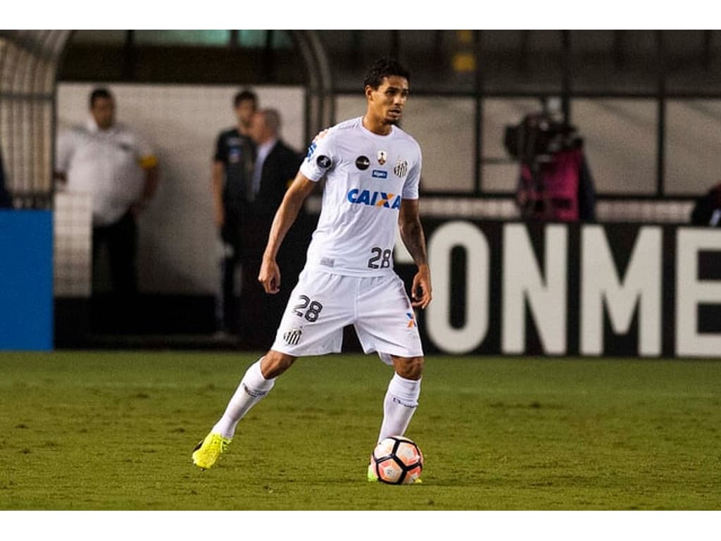 Veríssimo vê Santos em evolução: 'Equipe vem melhorando a cada jogo ...