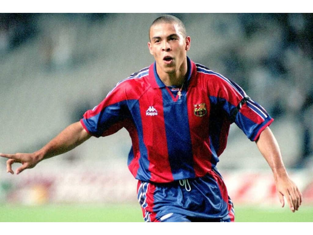 VÍDEO: Golaço histórico de Ronaldo Fenômeno pelo Barcelona faz 25 anos ...