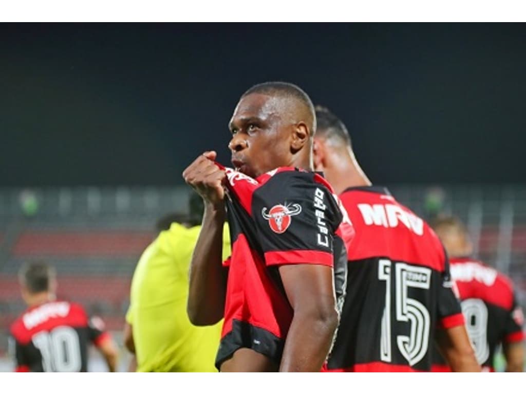 'Voando', Juan ganha afago de Rueda e mira marca histórica pelo Fla ...