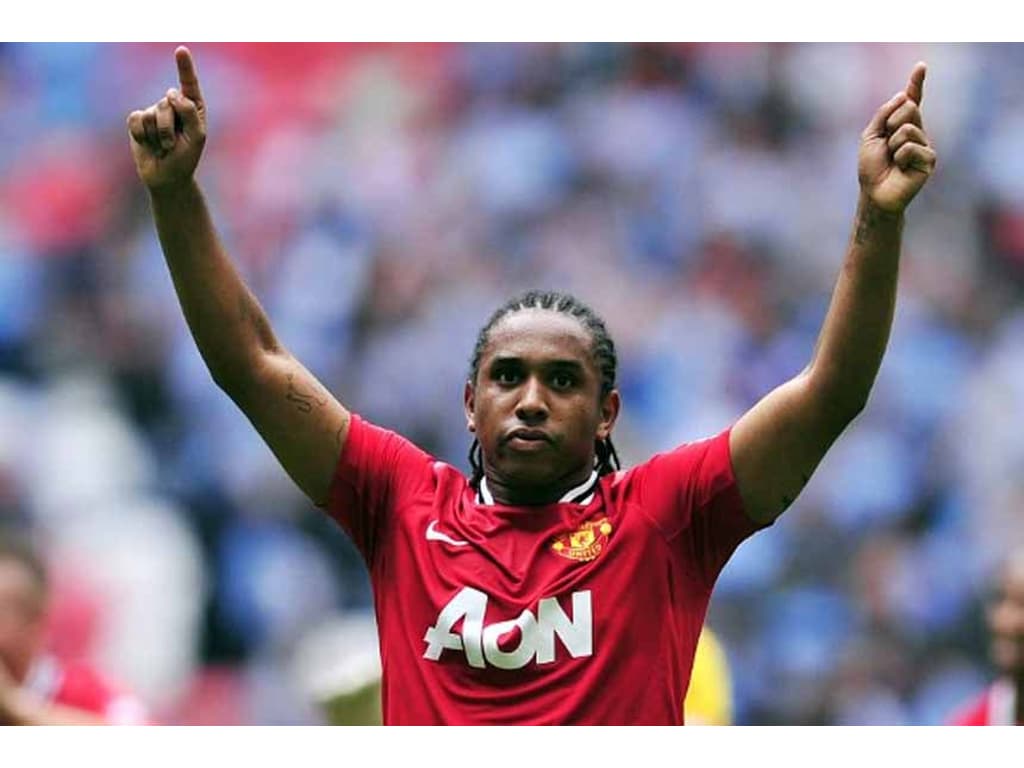 Ex-Manchester United revela que Anderson, ex-meia, poderia ter sido o ...