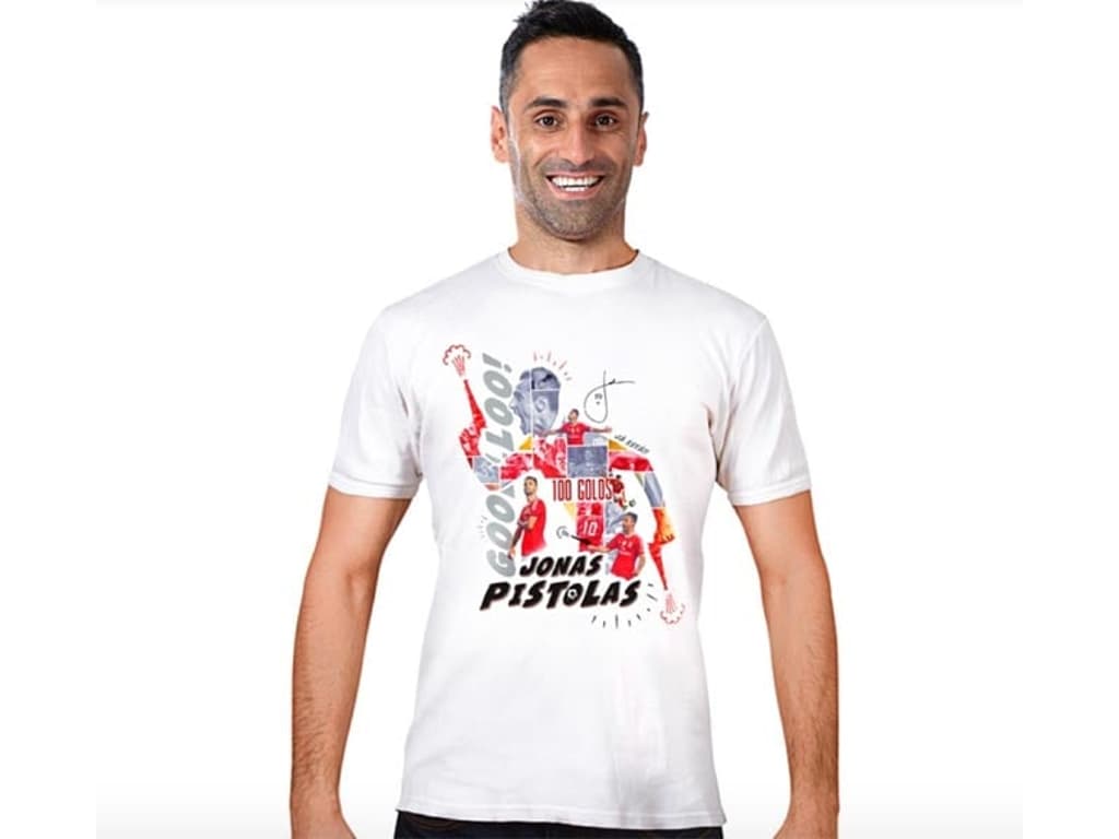 Pistola! Jonas recebe homenagem do Benfica por marca centenária - Lance!