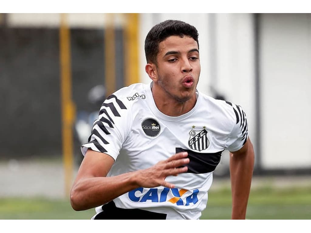 Após marcar no Santos, Kaique comemora: 'Presentão de ano novo' - Lance!