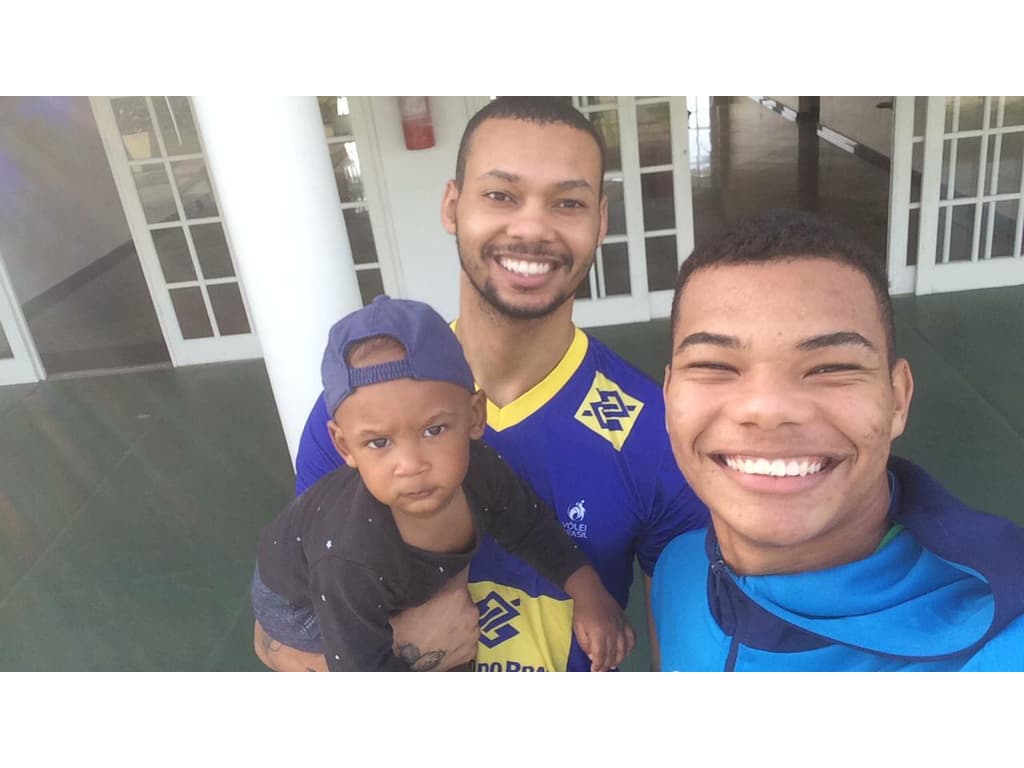 Darlan segue passos do irmão Alan, MVP da Copa, e já se destaca no ...