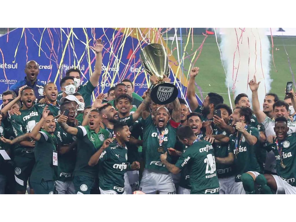 Felipe Melo tem 'primeira vez' ao erguer troféu de campeão - Lance!
