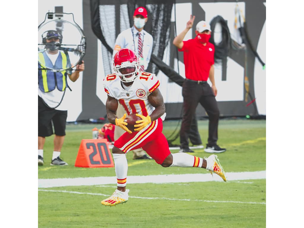 Imparáveis Mahomes E Hill Comandam Vitória Dos Chiefs Sobre Os Bucs De