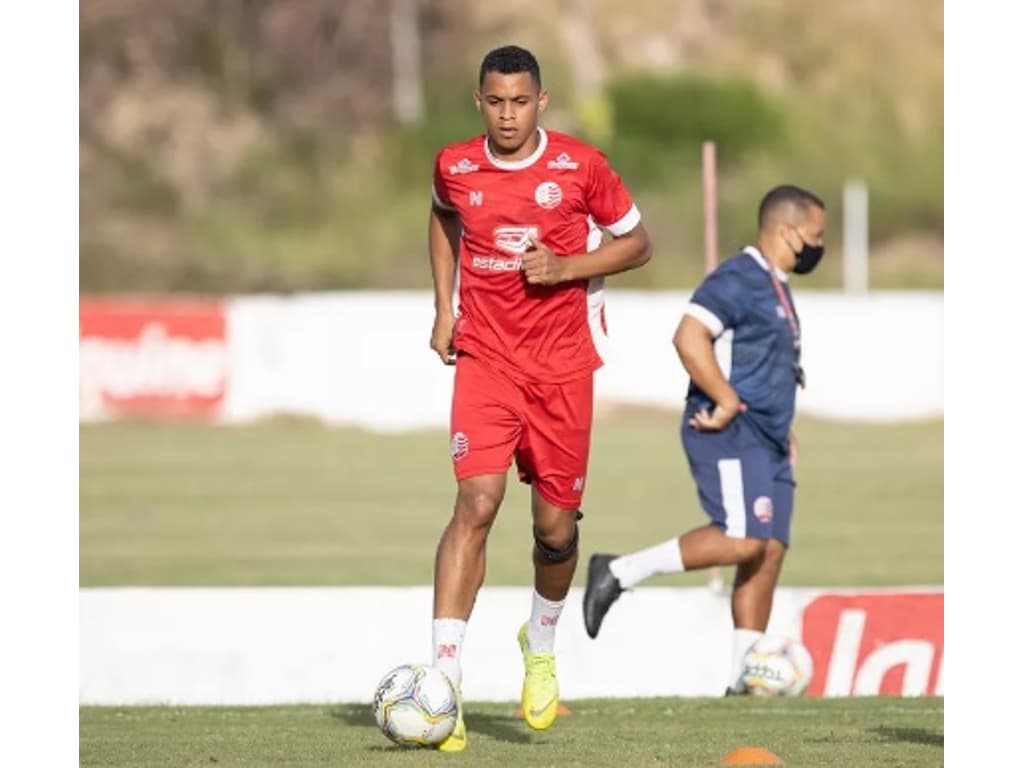 Álvaro revela que vai permanecer no Náutico - Lance!