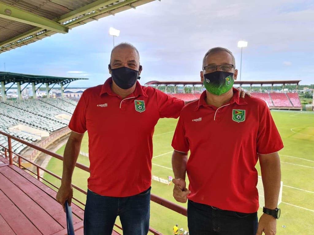 Técnico da Guiana, Márcio Máximo foi o primeiro brasileiro a comandar ...