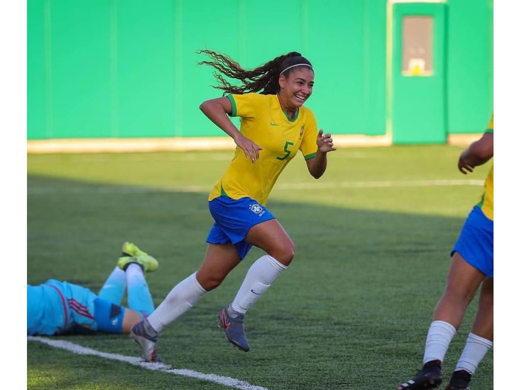 Atuando nos Estados Unidos, Angelina celebra convocação para a Seleção ...