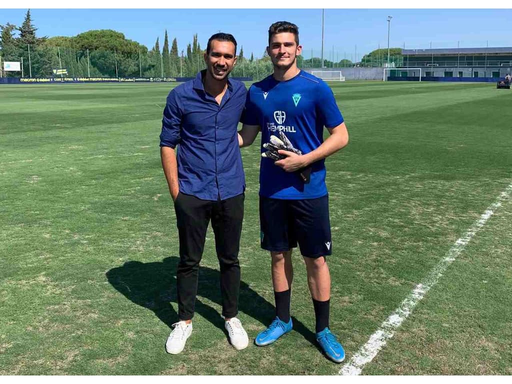 Victor Aznar chega ao Cadiz B, mira chegar ao time principal e sonha ...