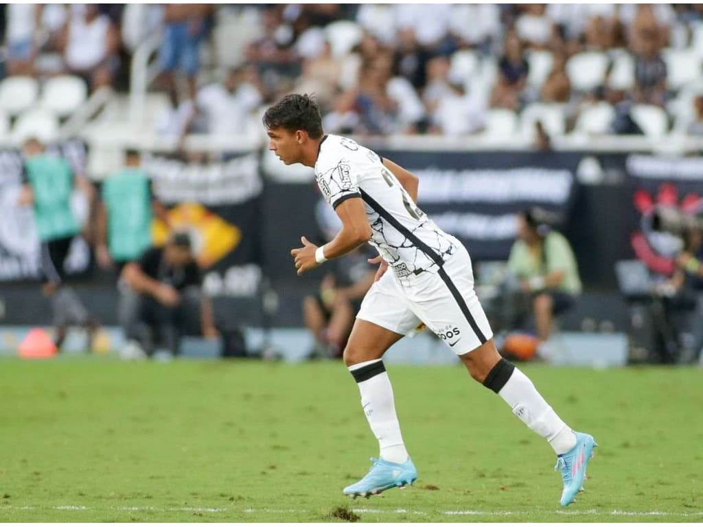 Giovane celebra estreia no profissional do Corinthians e revela emoção ...