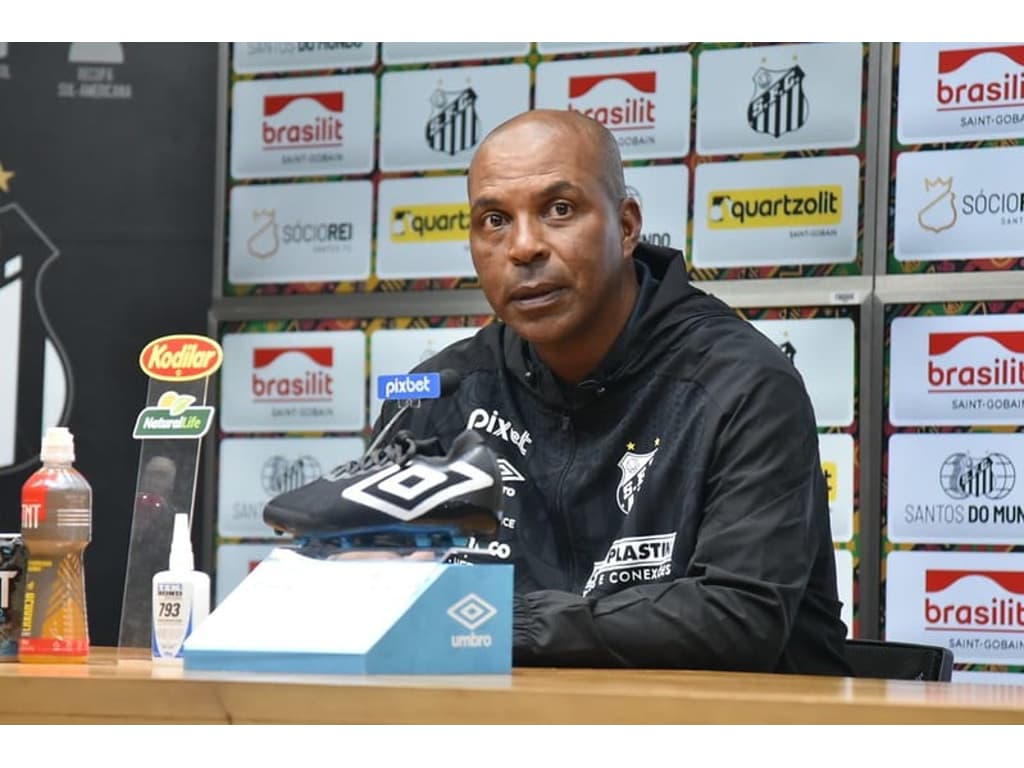 Orlando Ribeiro ganha elenco, mas evita falar em futuro no Santos - Lance!