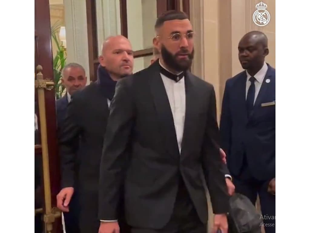 Vencedor da Bola de Ouro, Benzema homenageia Tupac na cerimônia - Lance!