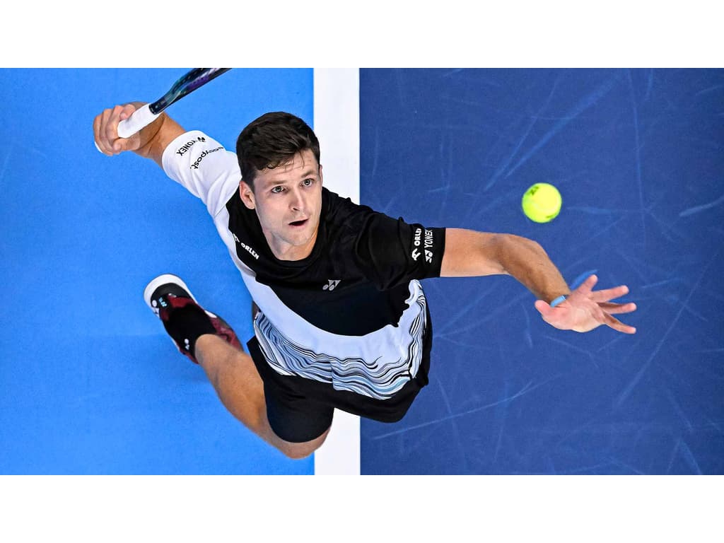 Hurkacz faz linda jogada e rival oferece flor em agradecimento