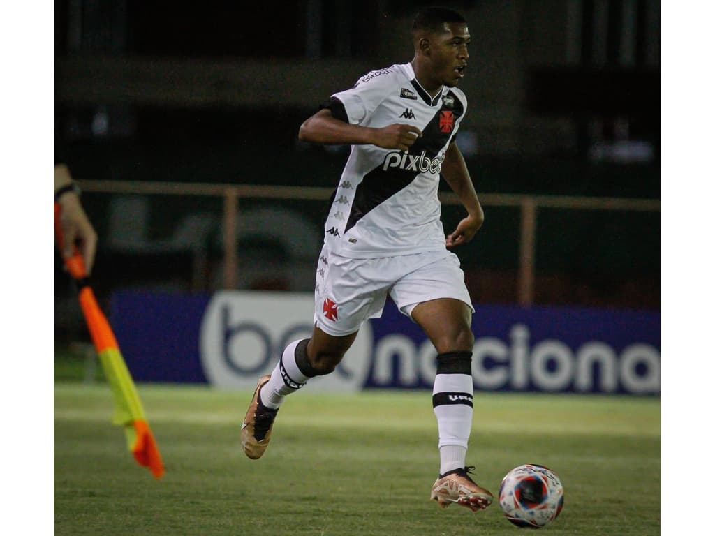 Rayan celebra estreia e marca histórica alcançada pelo Vasco - Lance!