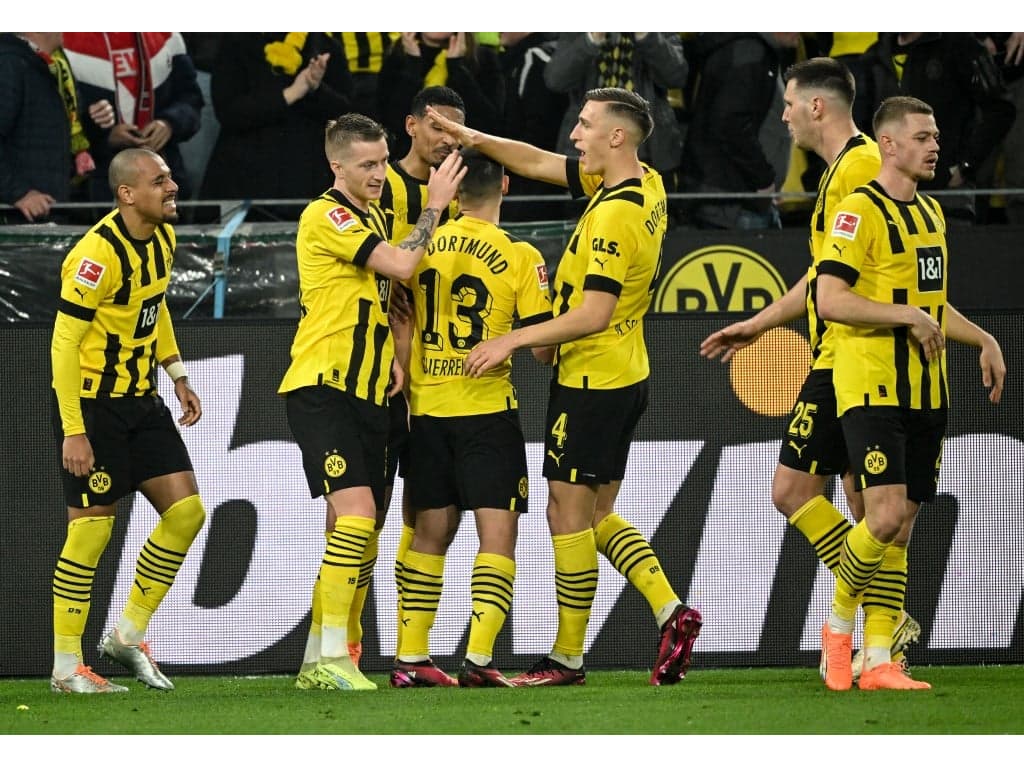 Dortmund goleia o Colônia e assume liderança da Bundesliga - Lance!