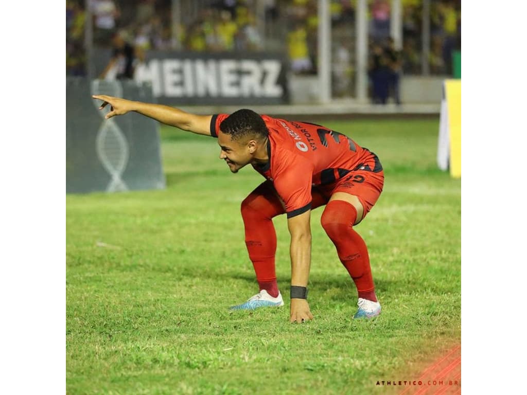 Vitor Roque marca no fim, e Athletico leva vantagem contra FC Cascavel ...