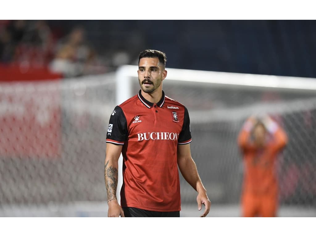 Pelo Bucheon, Leonardo Kalil comemora primeiro gol na Coreia do Sul ...