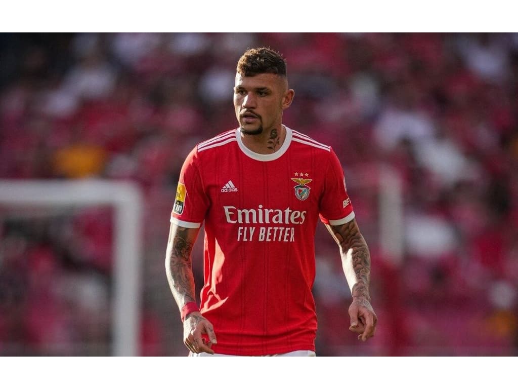 Único brasileiro titular na conquista, Morato celebra primeiro título ...