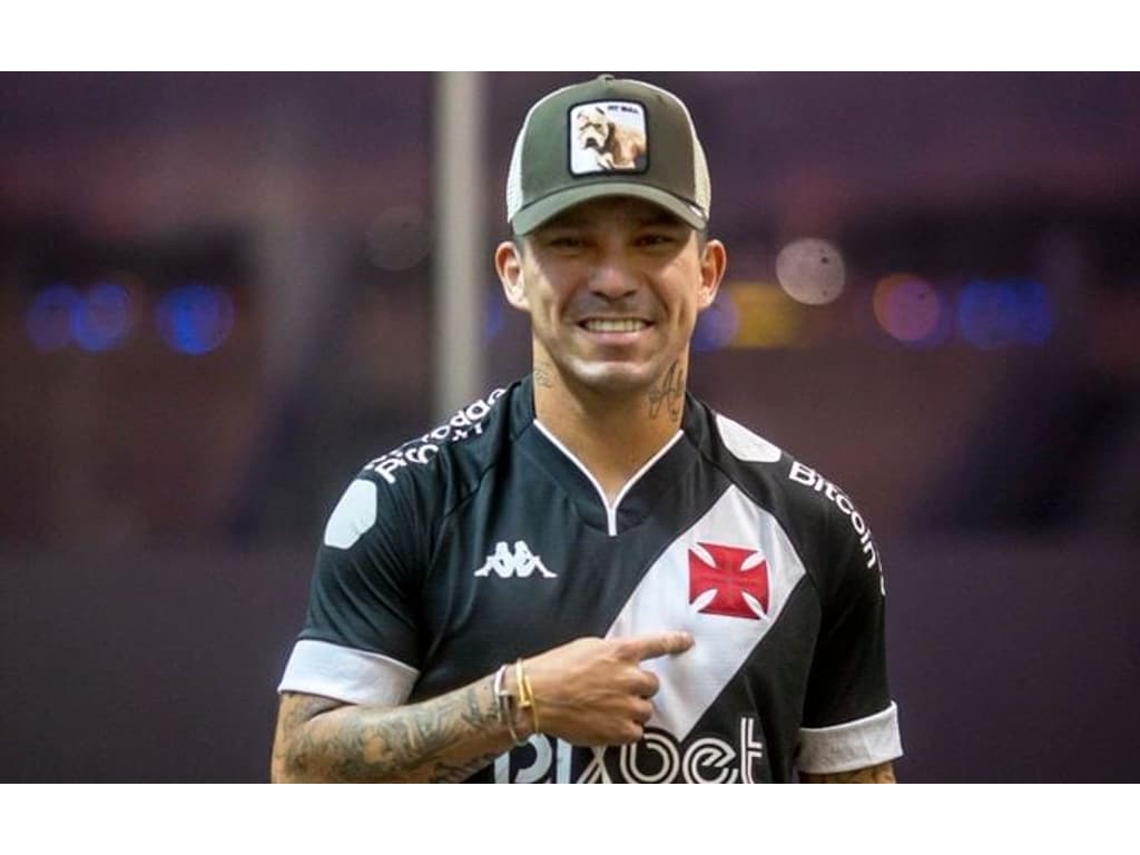 Medel desembarca no Rio para assinar com o Vasco até dezembro de 2024 ...