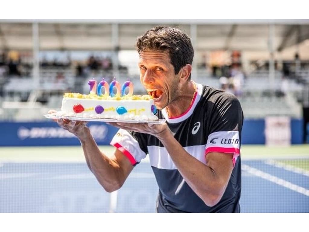 Melo celebra marca da milésima partida e recebe homenagem da ATP - Lance!