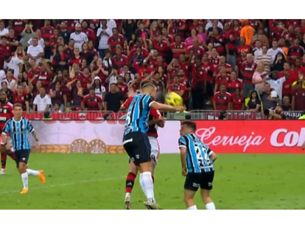 Torcedores do Grêmio cobram critério da CBF e comparam pênalti marcado ... Torcedores do Grêmio cobram critério da CBF e comparam pênalti marcado ...