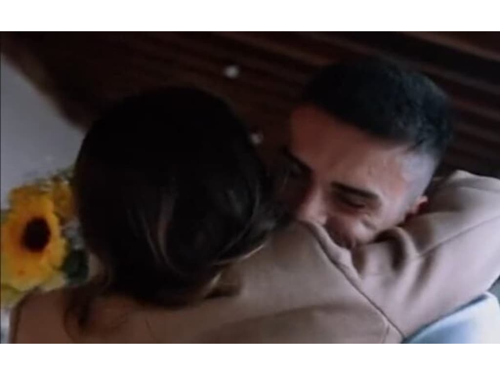 Gabriel Pec pede namorada em casamento, veja vídeo da surpresa