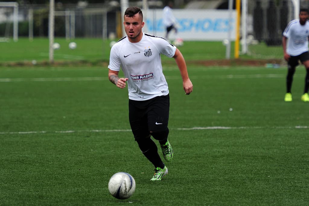 Jean Chera ganha nova chance e deve renovar com o Santos - Lance!