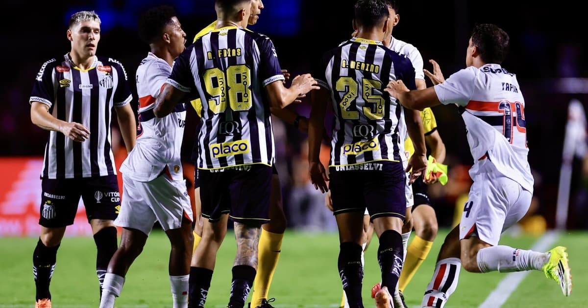 Web reage à expulsão de jogador do Santos com 35 minutos: 'Já estava ...