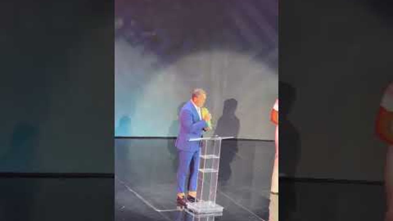 QUEM É MAIS ÍDOLO? PETKOVIC REPRESENTA ARRASCAETA NO PRÊMIO BRASILEIRÃO