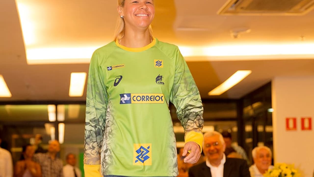 Asics apresenta novos uniformes da Confederação Brasileira de Handebol ...
