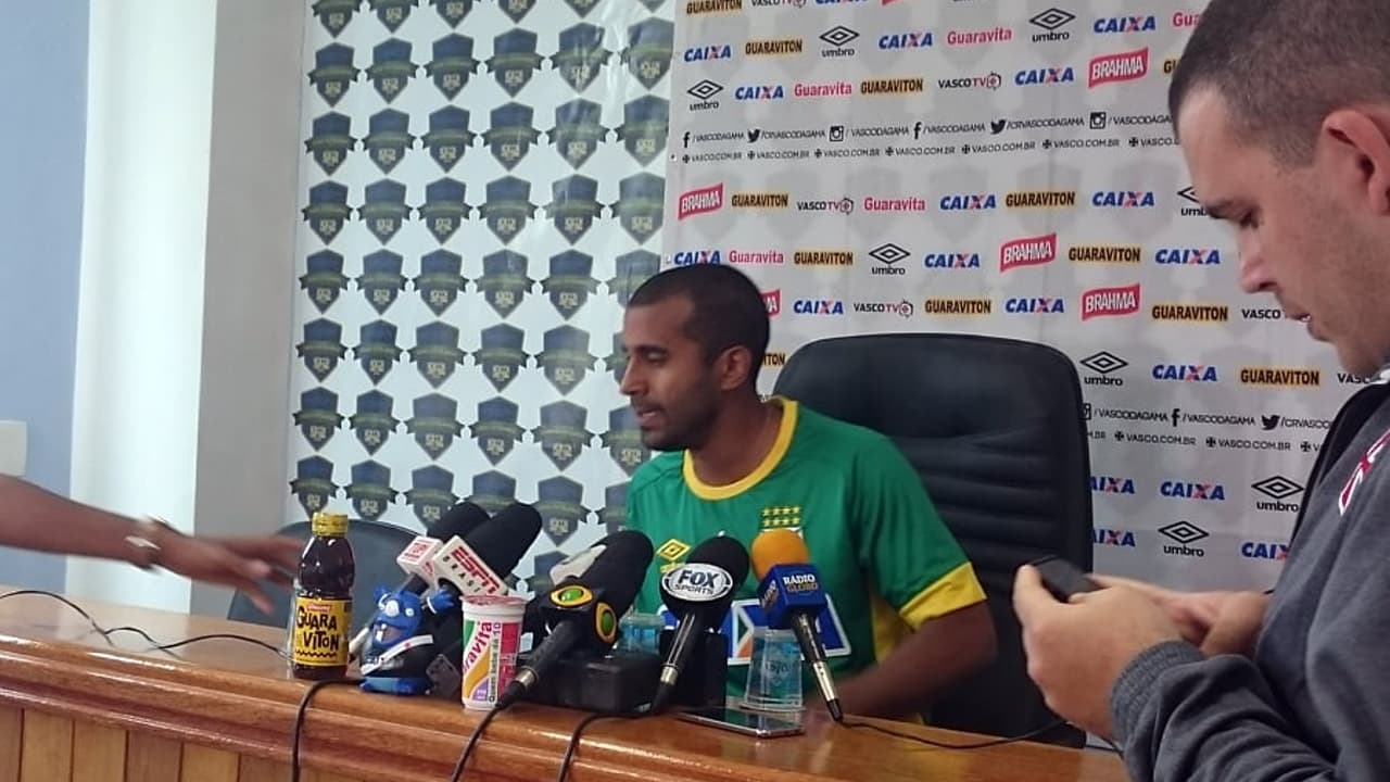 Julio Cesar lamenta e diz que desejo de Riascos deveria prevalecer - Lance!