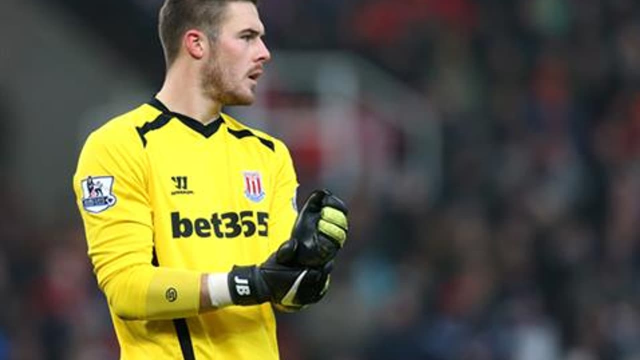 Péssima partida de Adrián faz Liverpool buscar por substituto