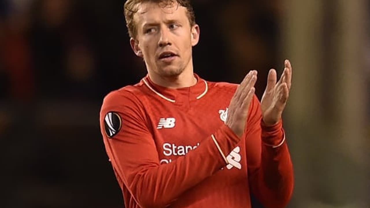 Referência após saída de Gerrard, Lucas Leiva sonha com título 'inédito'