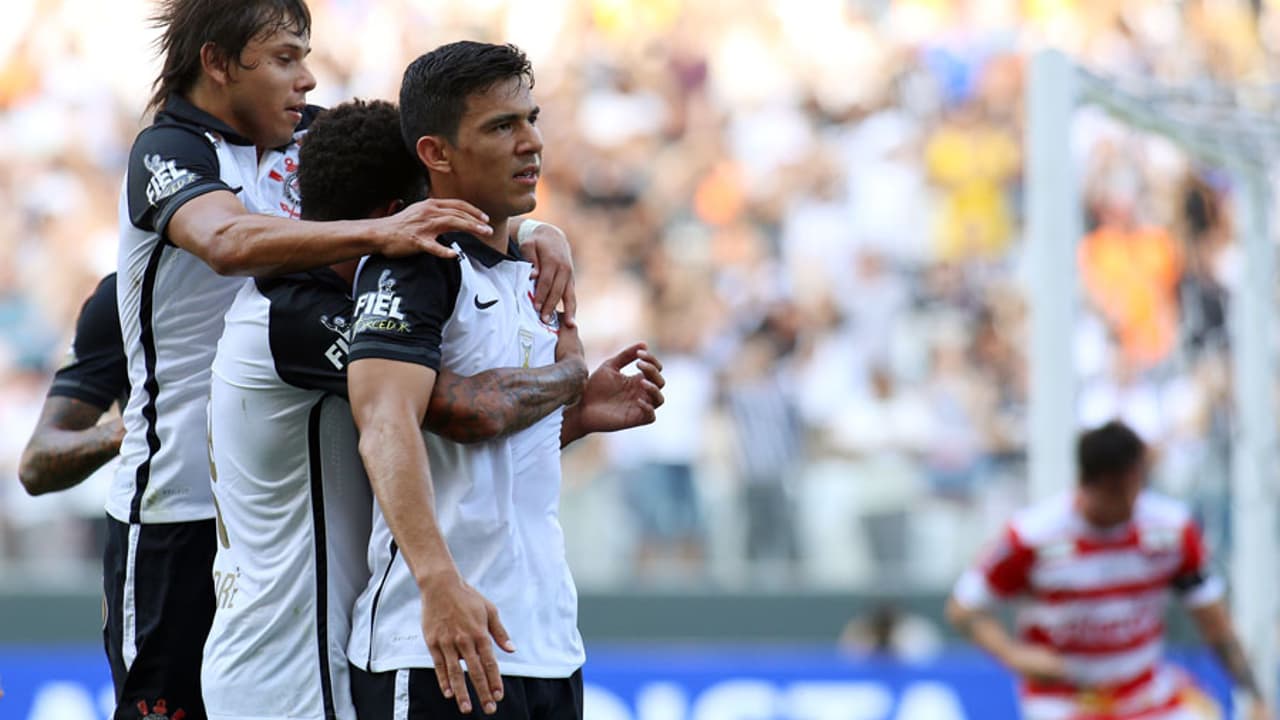 Artilheiro de 2016 ganha embalo e Timão ultrapassa 500 gols com Tite