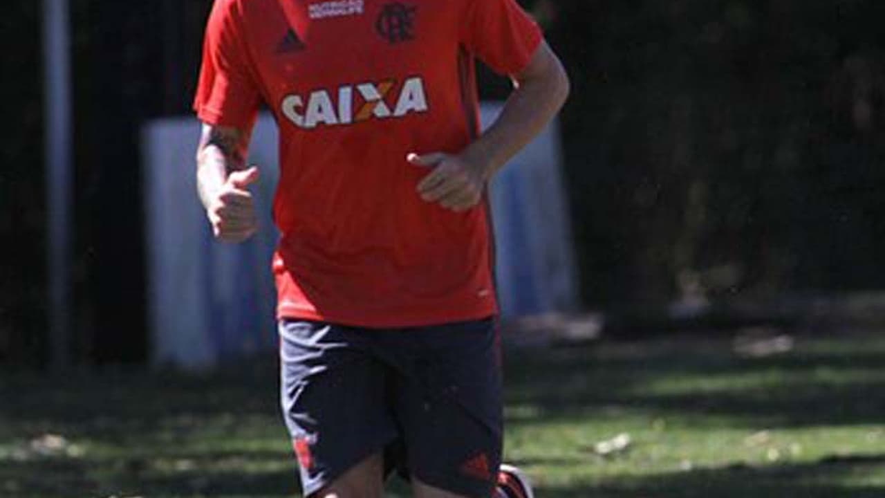 Mais tempo: Flamengo renova contrato de Adryan até o fim de 2017 - Lance!