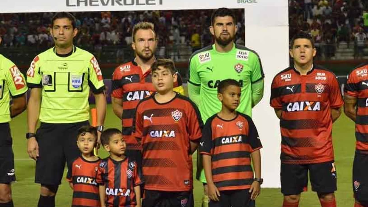 Fernando Miguel celebra primeiro tempo perfeito diante da Chape