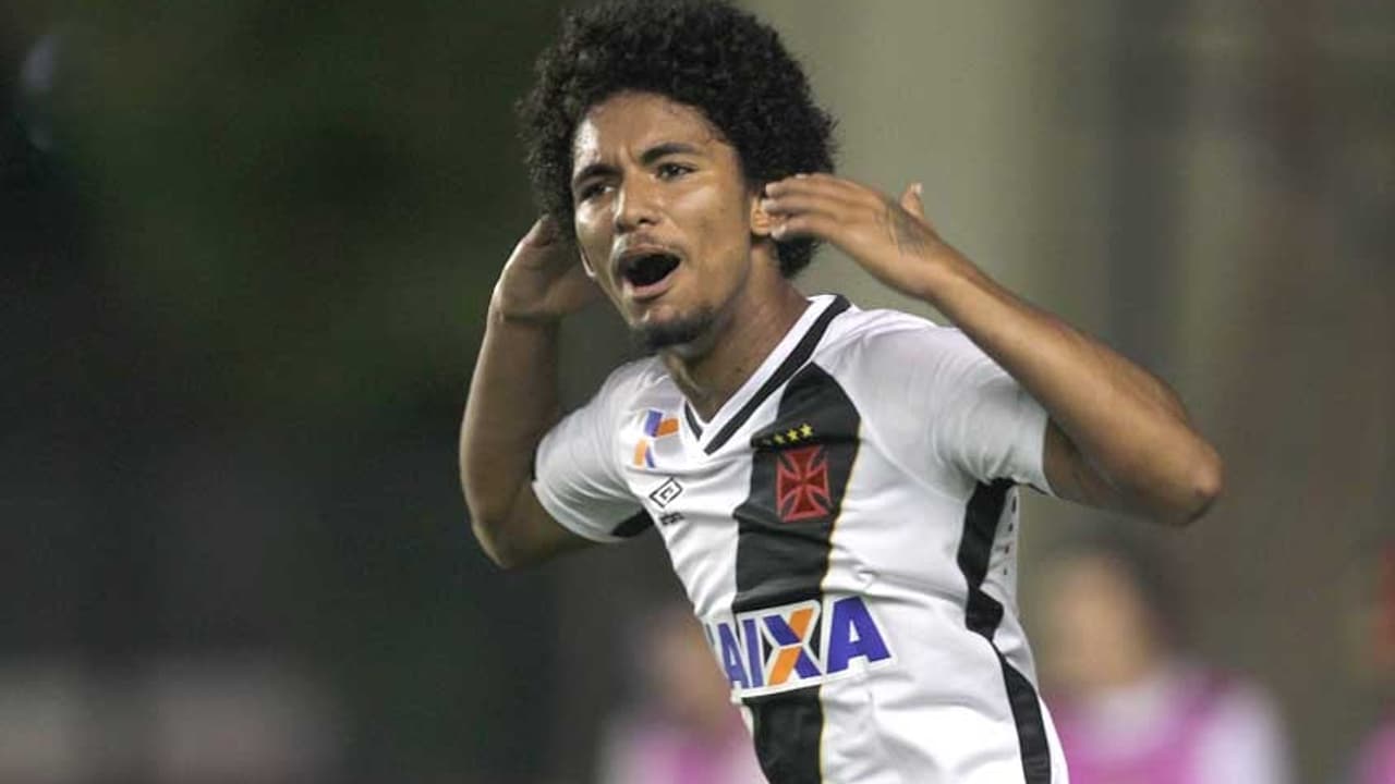 Da Nova Holanda ao Vasco: Douglas tem promissora carreira sem medo - Lance!