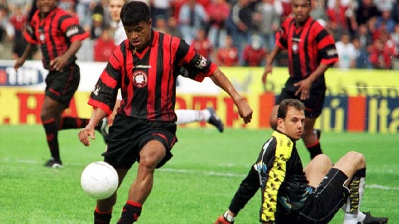 Mais vivo do que nunca! Relembre a carreira do meia Adriano Gabiru - Lance!