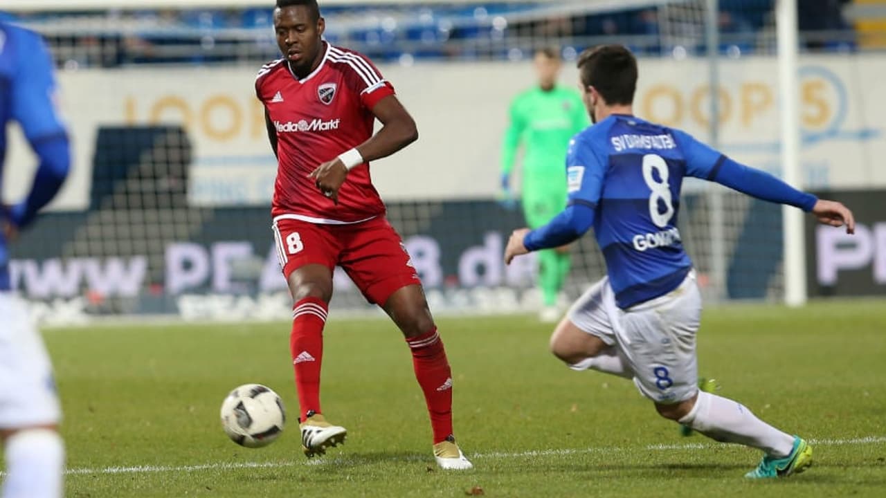 Volante Roger celebra primeira vitória do Ingolstadt no Alemão