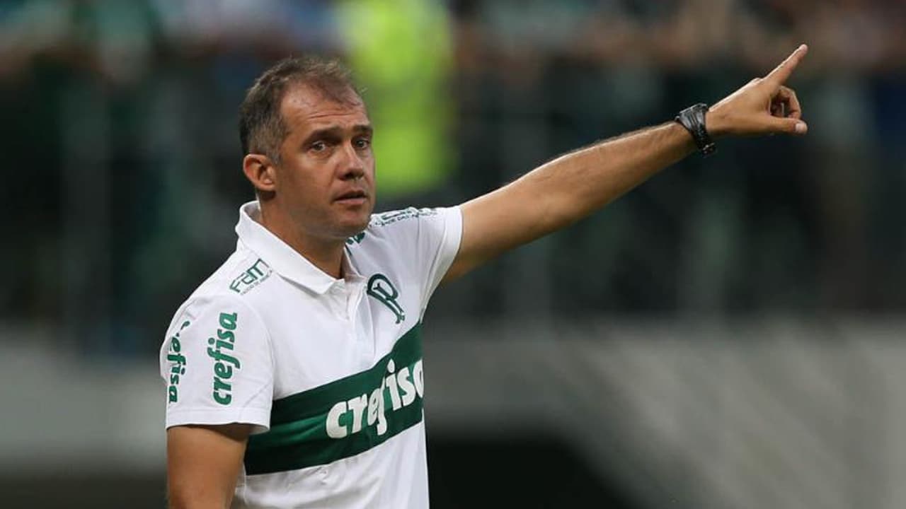 Eduardo Baptista chora ao lembrar de dificuldades na carreira: 'Ralei'