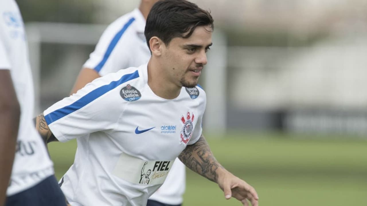 Antes da Seleção, Fagner surpreende até a si mesmo e só evolui no Timão