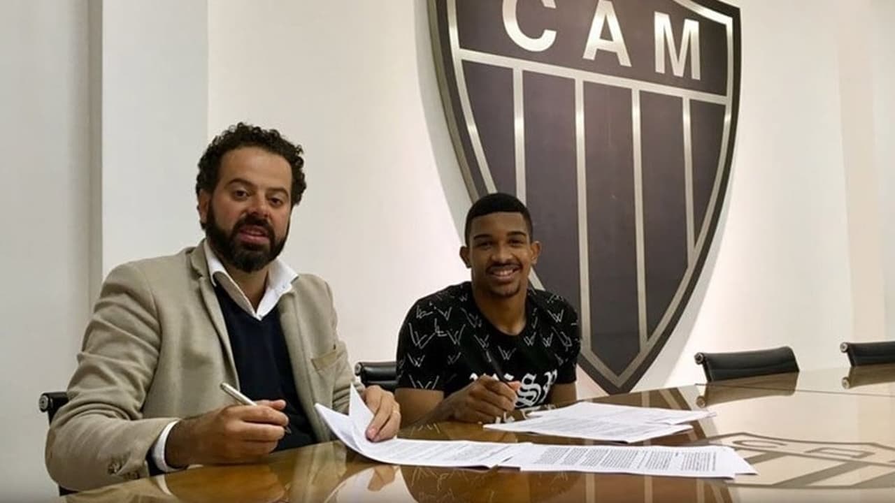 Inspirado em Jemerson, Bremer tenta se firmar na zaga do Galo - Lance!