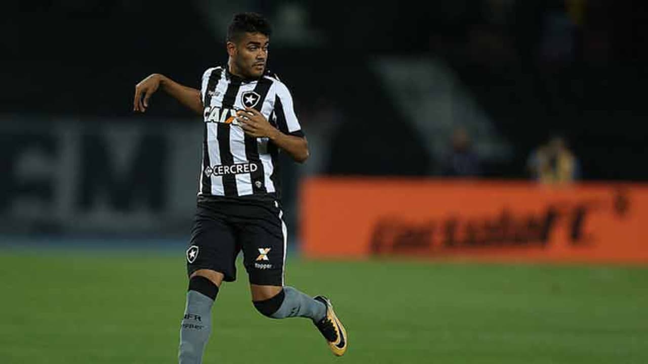 Brenner vive grande fase, supera média de Roger e encanta torcida