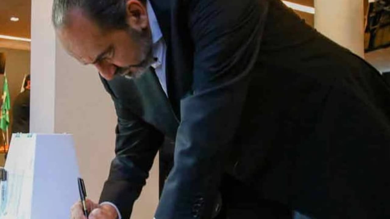 'O Flamengo é o Flamengo, porque a televisão insiste', diz Kalil - Lance!